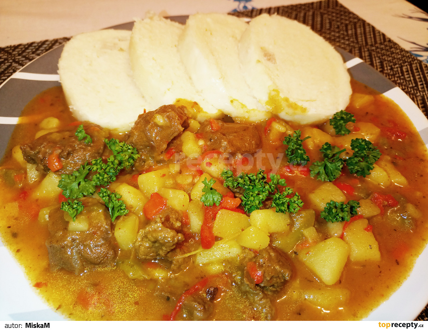 Maďarský guláš trochu jinak recept - TopRecepty.cz