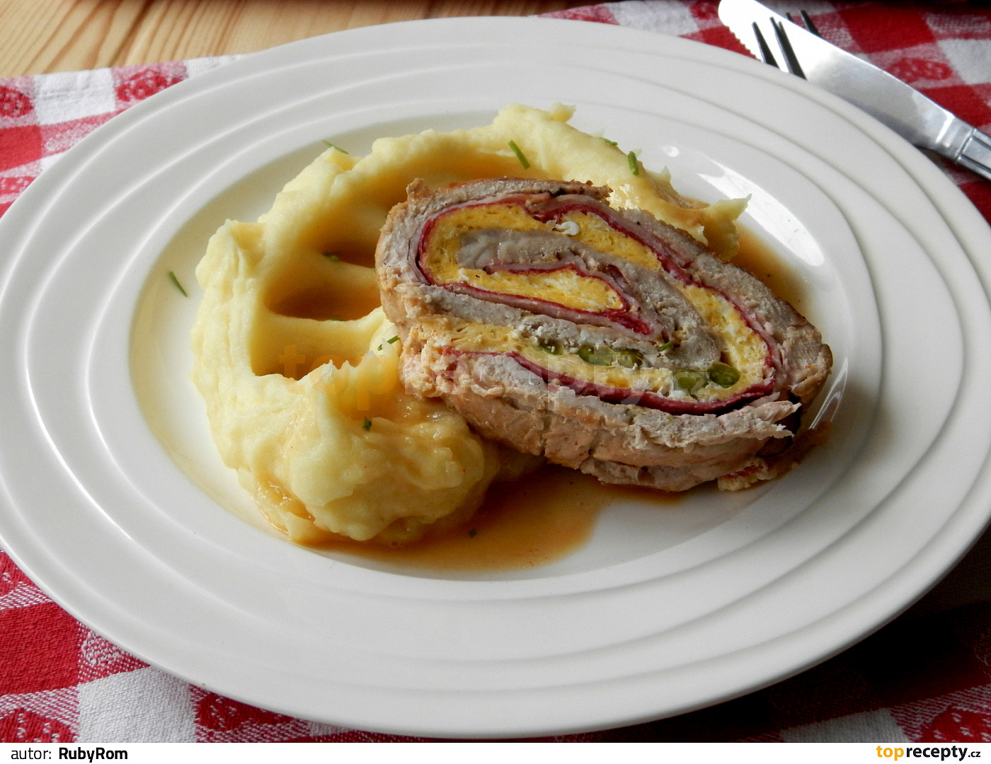 Roláda z vepřové pečeně recept - TopRecepty.cz