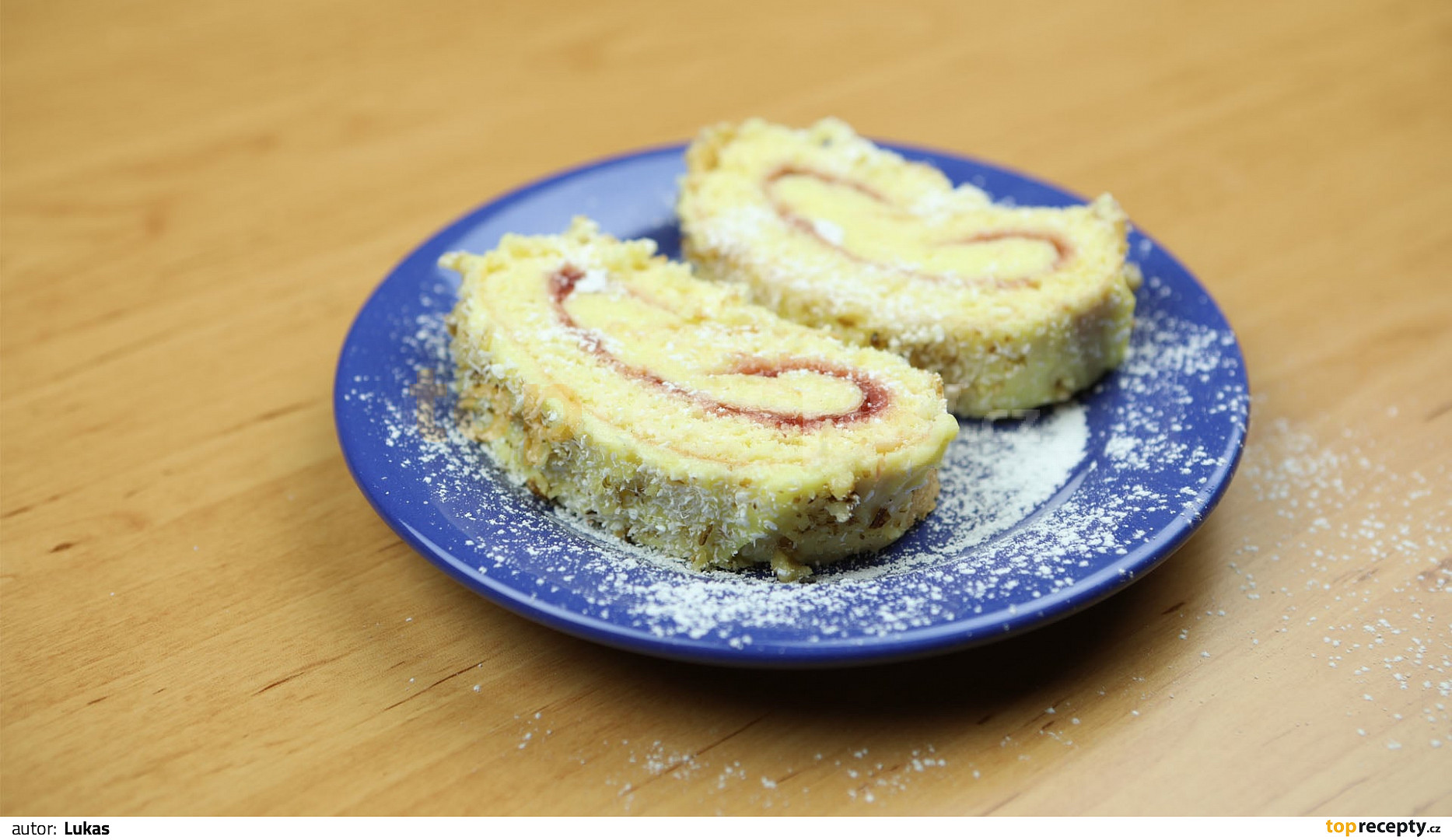 Nadýchaná piškotová roláda recept - TopRecepty.cz