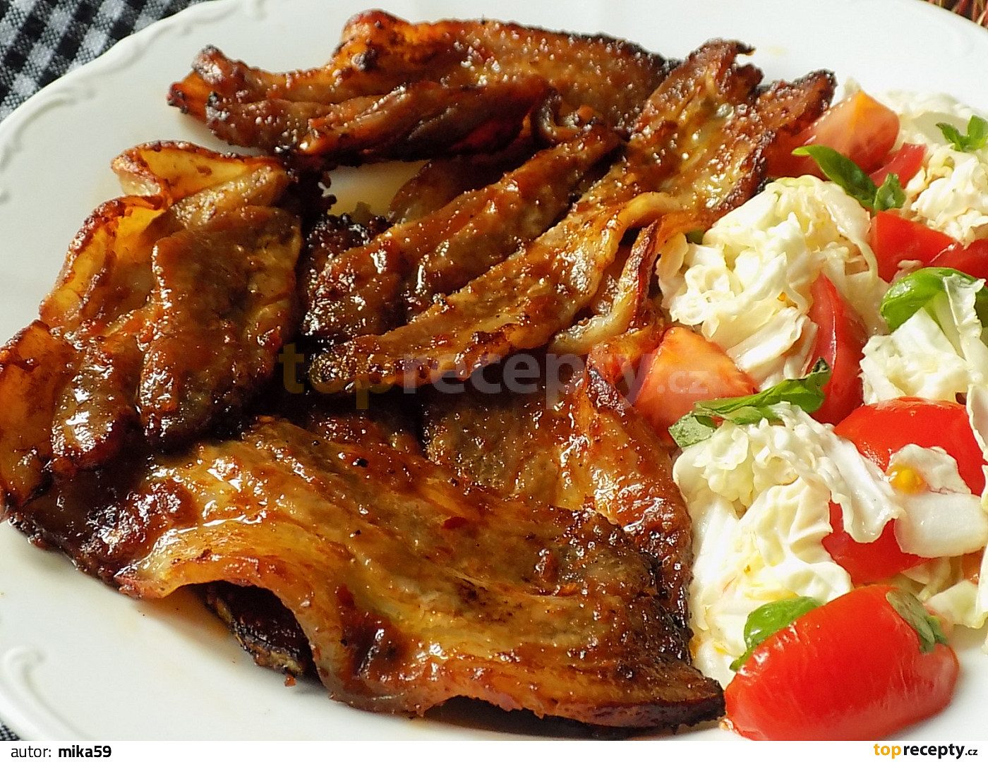 Pikantní marinovaný bůček recept - TopRecepty.cz