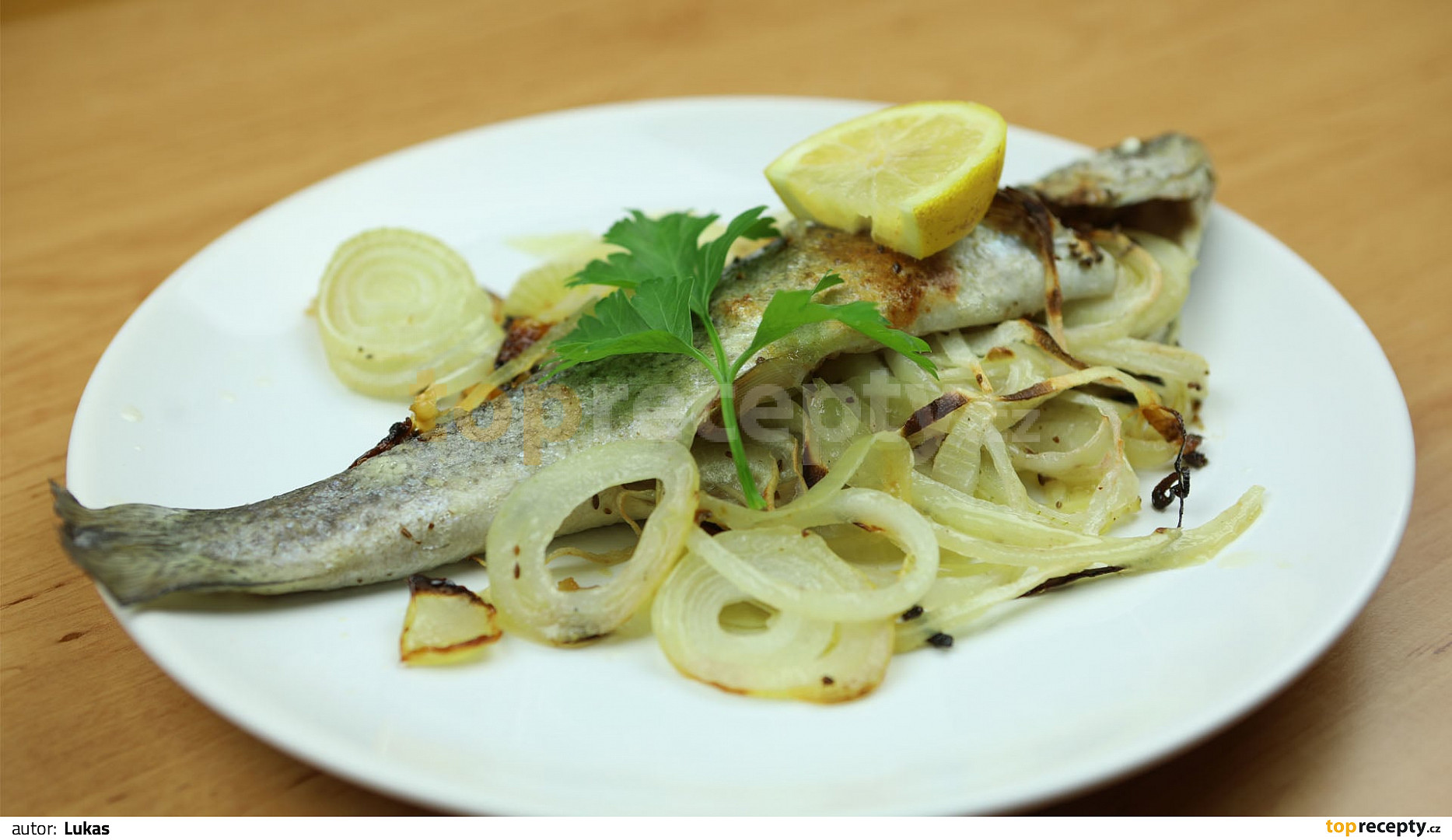 Pstruh pečený v troubě recept - TopRecepty.cz