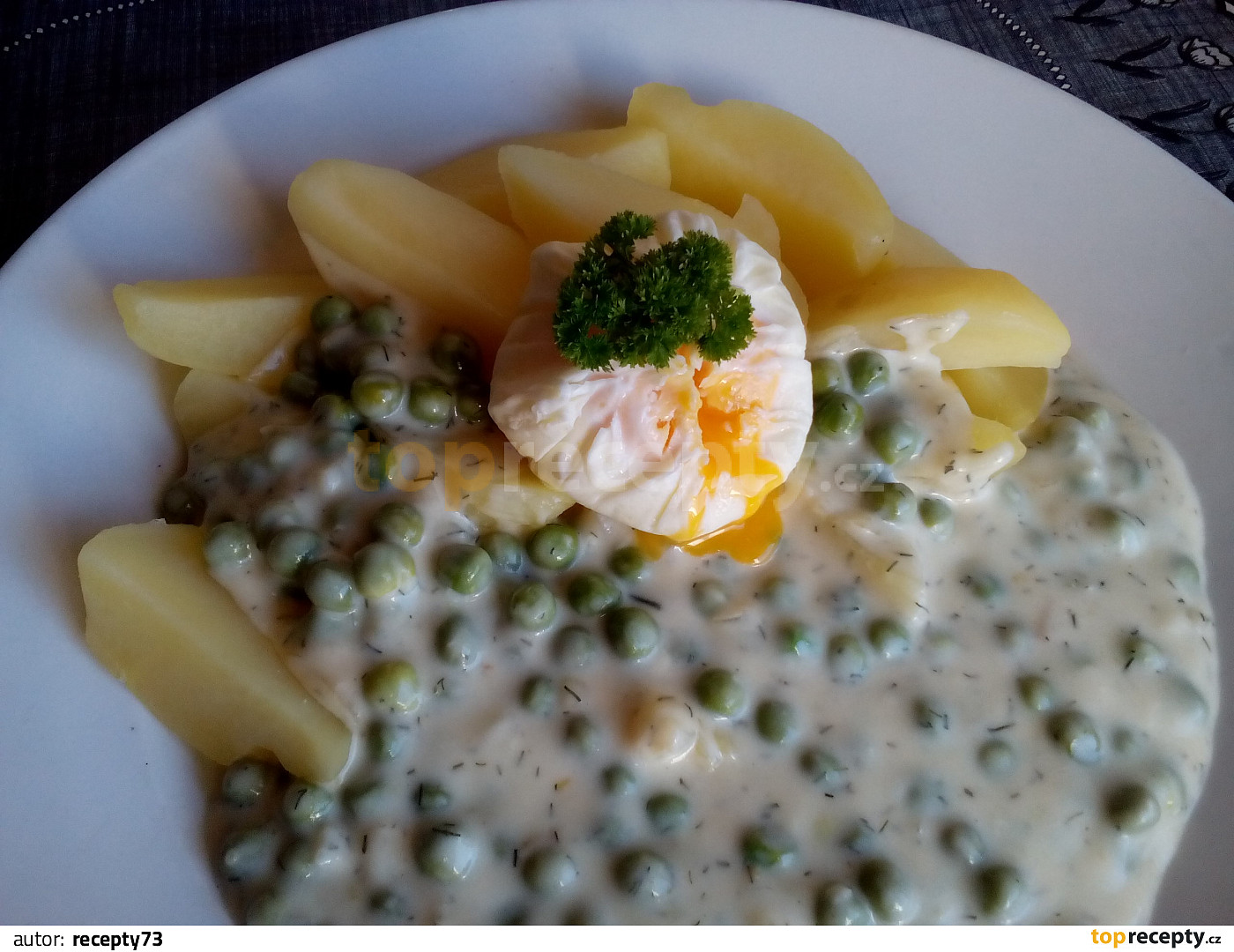 Hrášek na smetaně s koprem recept - TopRecepty.cz