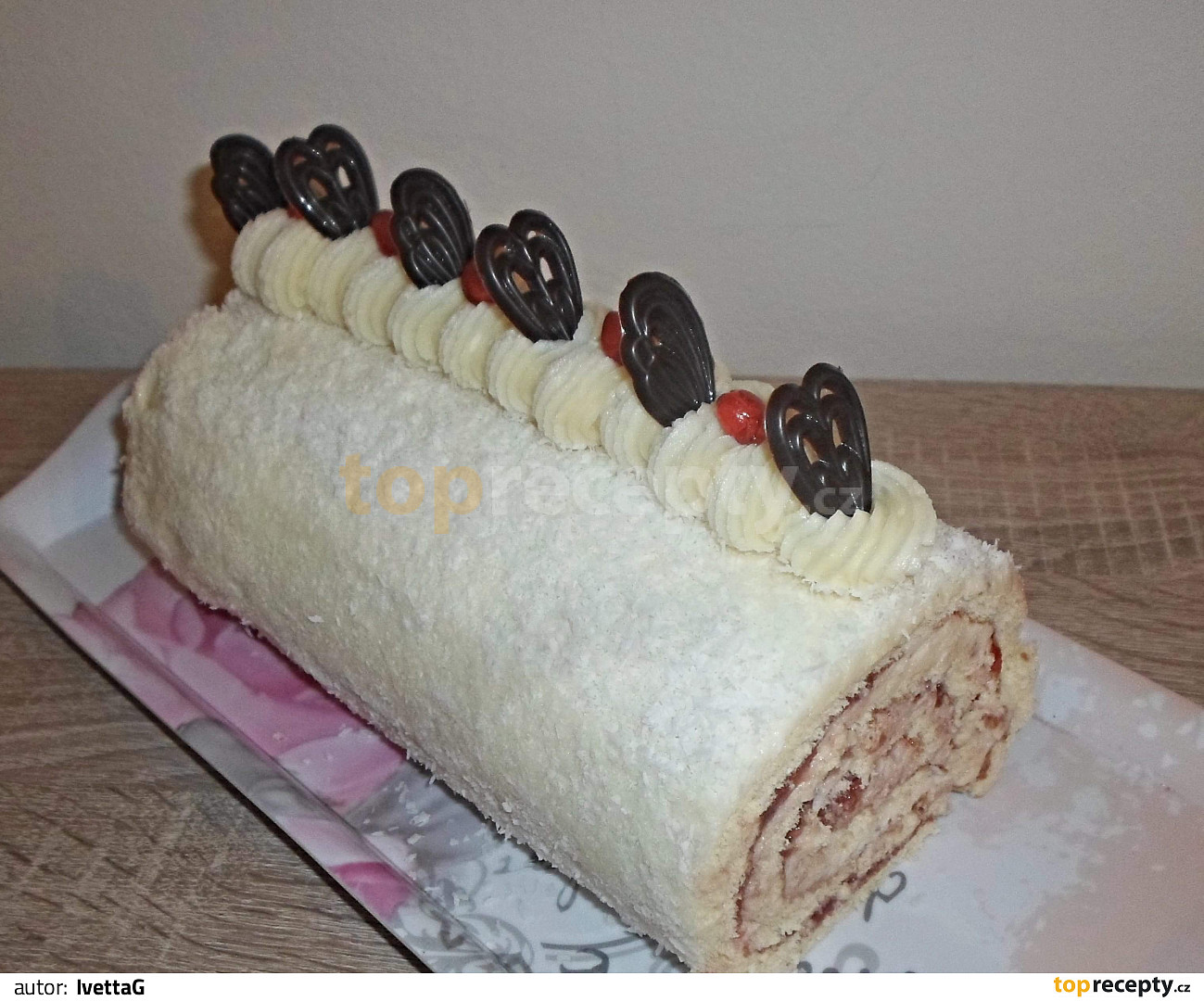 Kokosová roláda od IvettyG recept - TopRecepty.cz