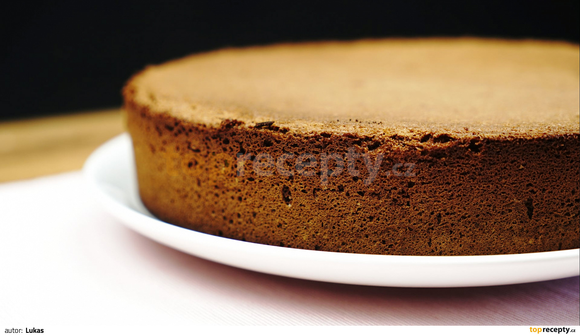 Kakaový olejový korpus na dort recept - TopRecepty.cz