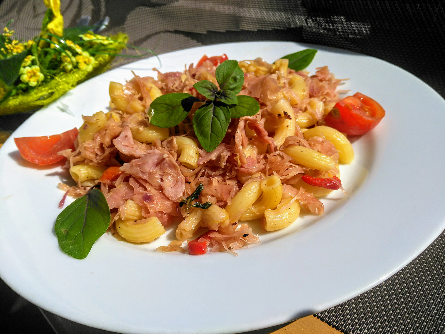 Rychlý oběd (večeře), těstoviny se zelím a slaninou recept - TopRecepty.cz