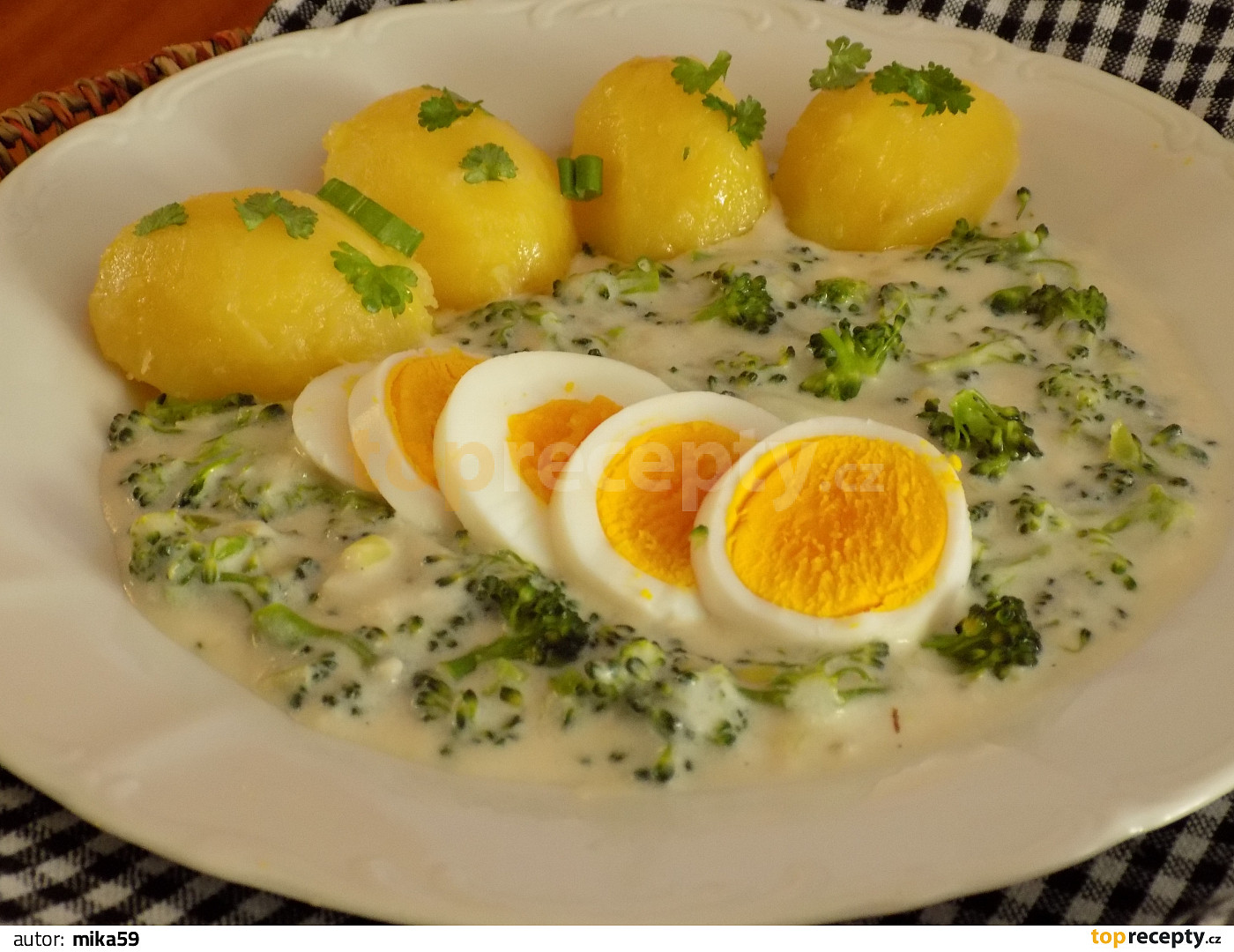 Brokolice v nivové omáčce recept - TopRecepty.cz