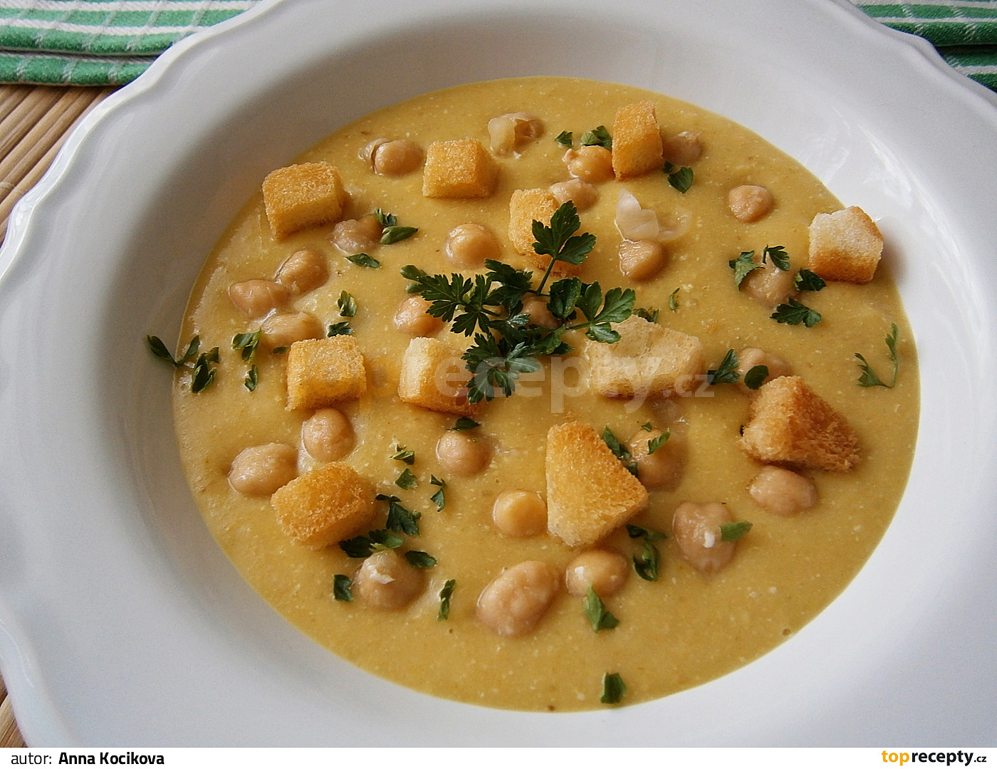 Cibulačka s cizrnou recept - TopRecepty.cz