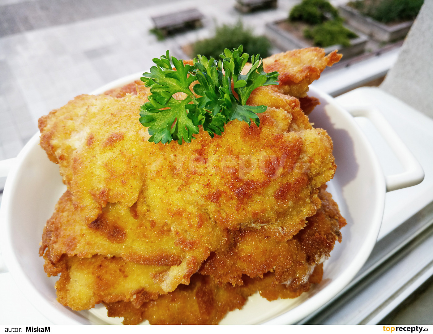 Kuřecí řízek marinovaný v zakysané smetaně recept - TopRecepty.cz