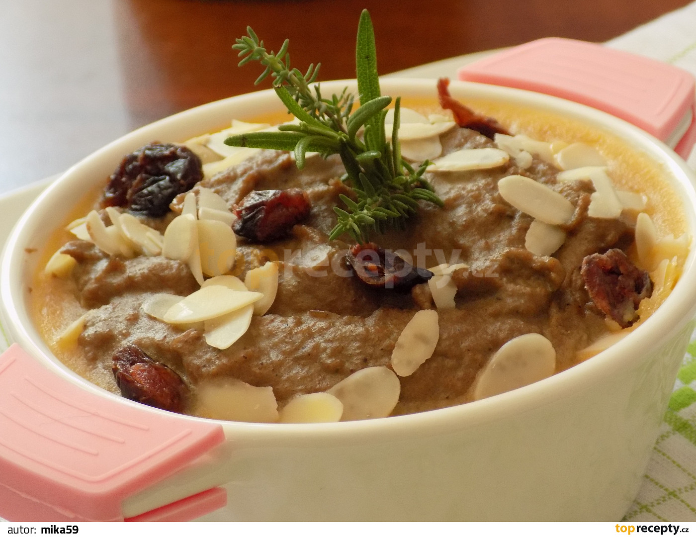 Jednoduchá paštika s mandlemi recept - TopRecepty.cz