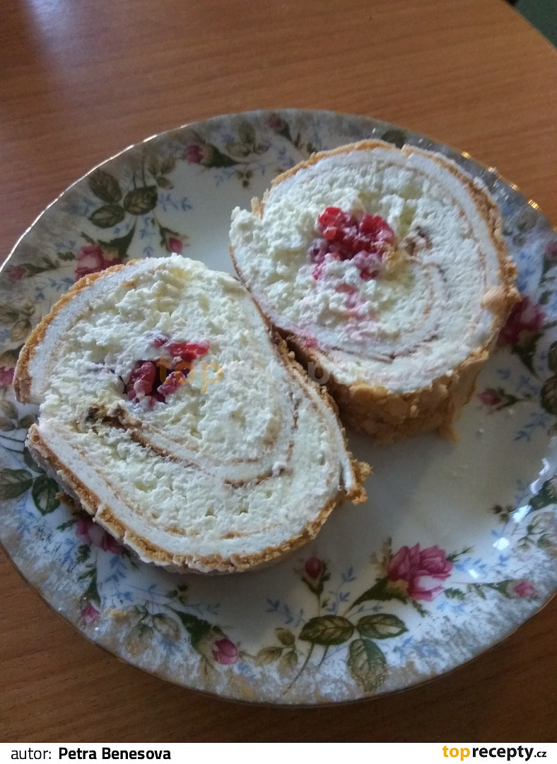 Šlehačková roláda bez mouky s malinami recept - TopRecepty.cz
