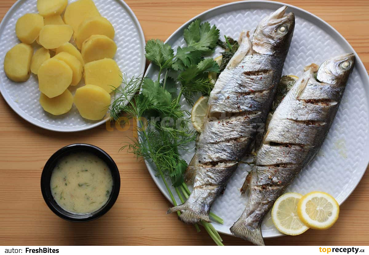Pečený pstruh s citronem a bylinkami recept - TopRecepty.cz