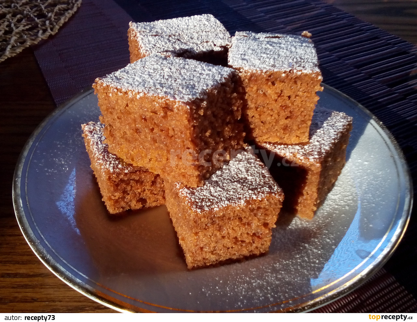 Vláčný perník z kefíru recept - TopRecepty.cz