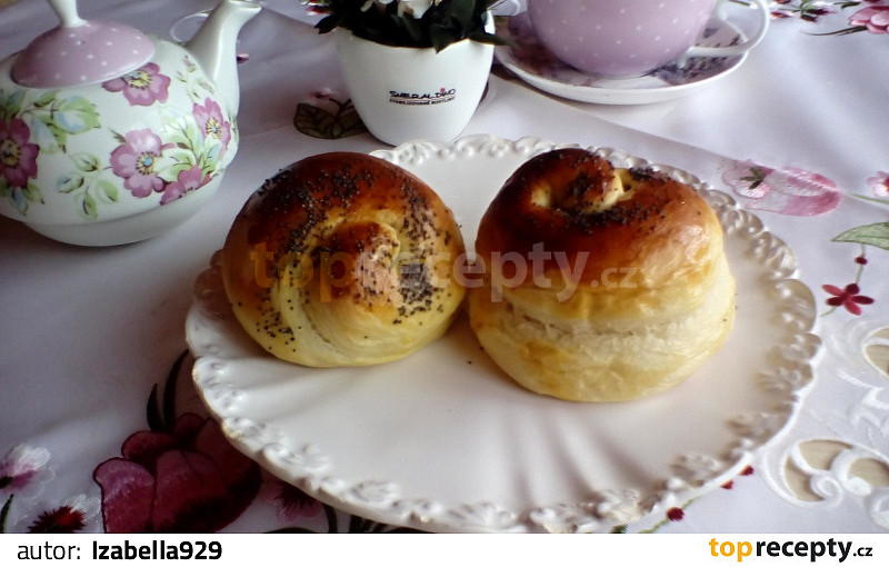 Briošky s jablkovou náplní recept - TopRecepty.cz