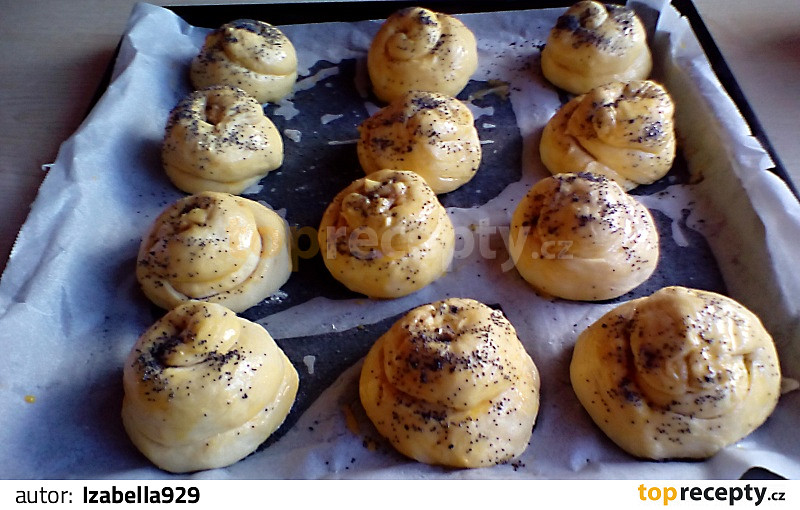 Briošky s jablkovou náplní recept - TopRecepty.cz