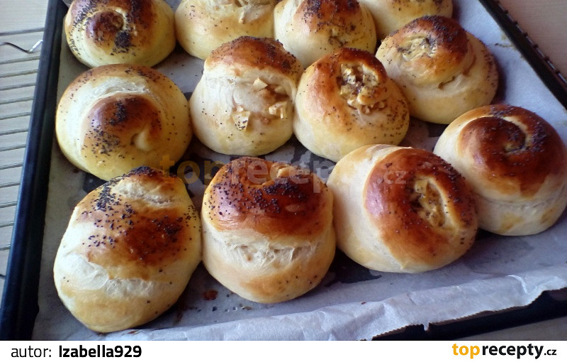 Briošky s jablkovou náplní recept - TopRecepty.cz