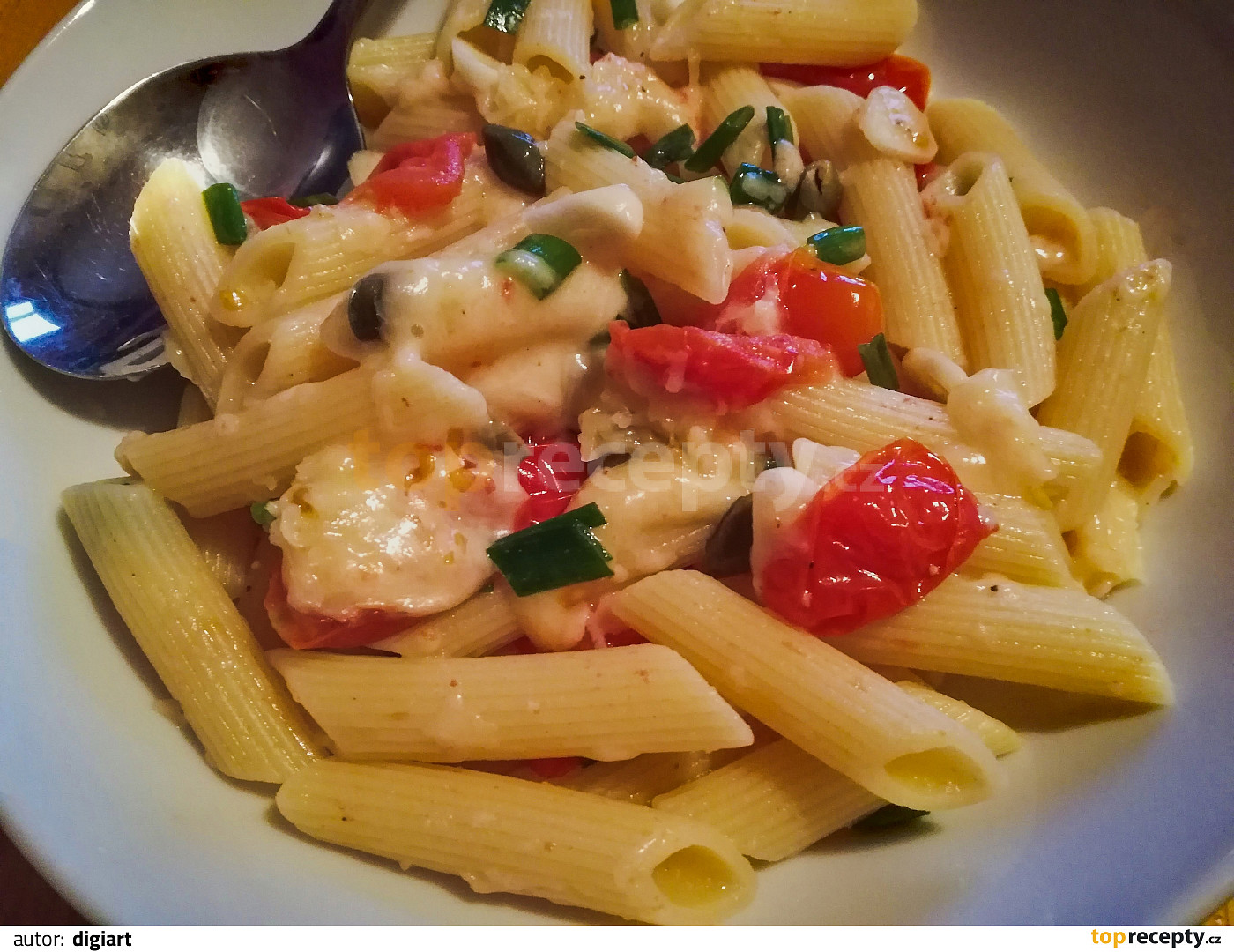 Cheese těstoviny s rajčaty a kapary recept - TopRecepty.cz