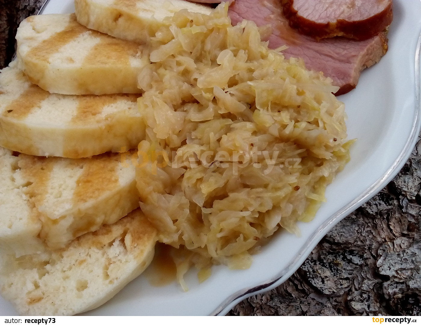 Dušené hlávkové zelí na slanině recept - TopRecepty.cz