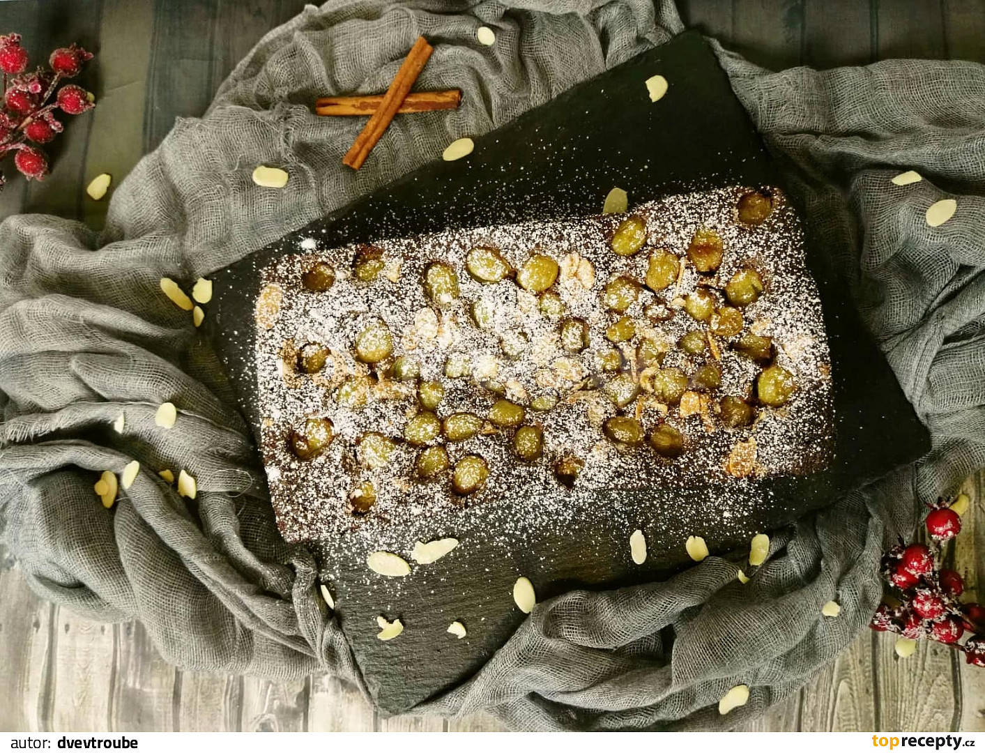 Čokoládový koláč s hroznovým vínem recept - TopRecepty.cz