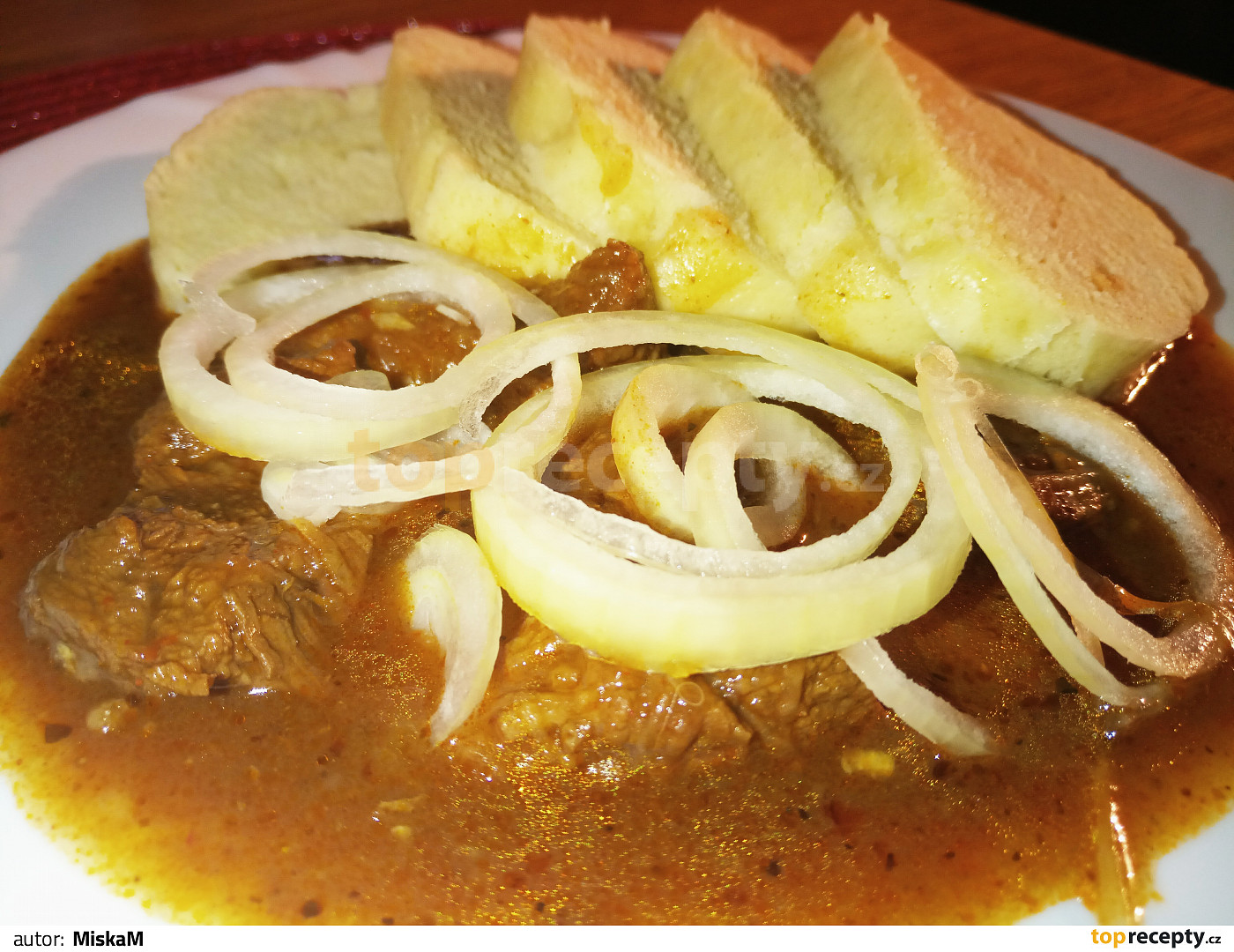 Hovězí guláš na český způsob recept - TopRecepty.cz