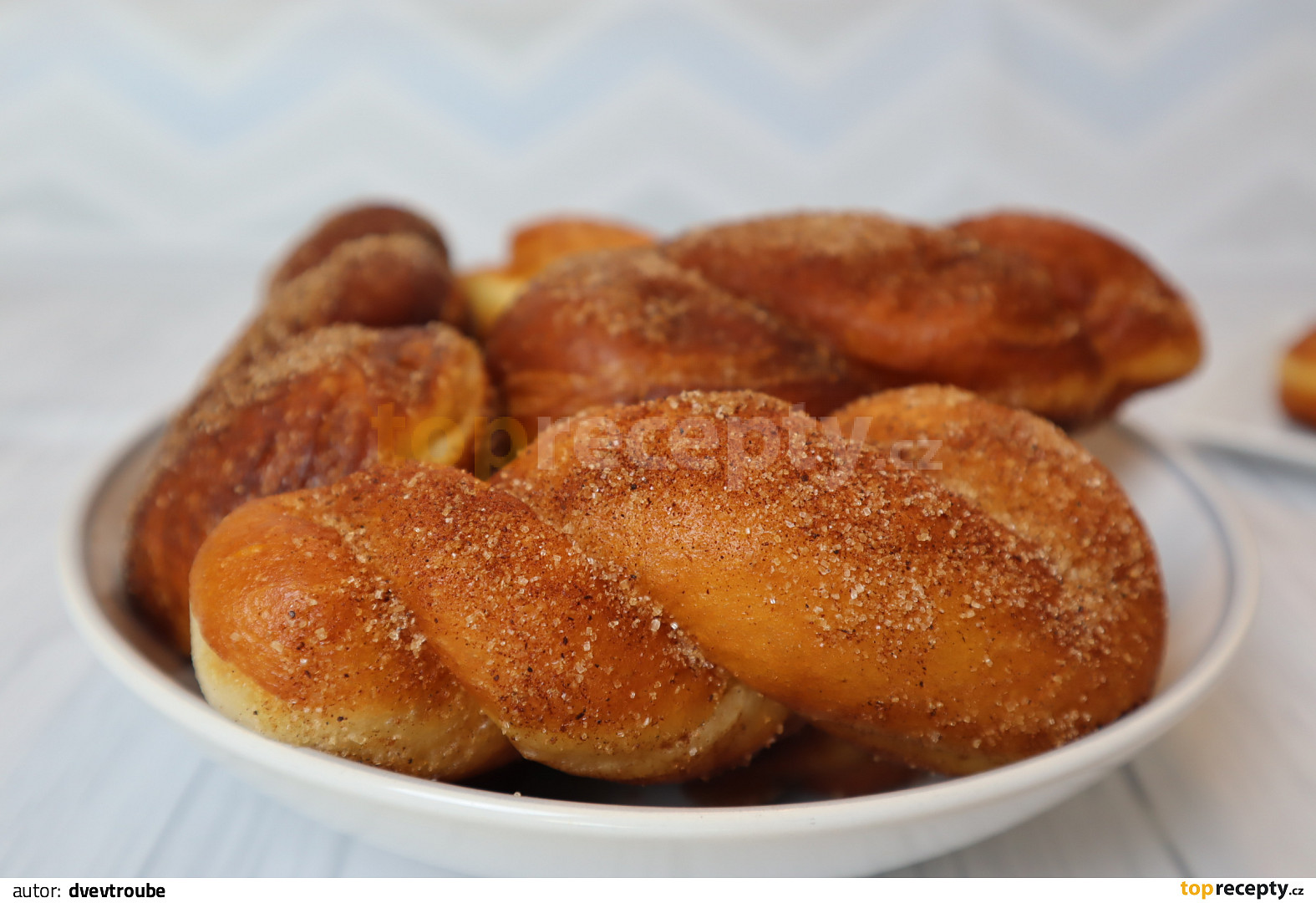 Masopustní šišky (univerzální těsto na koblihy, vdolky a šišky) recept ...