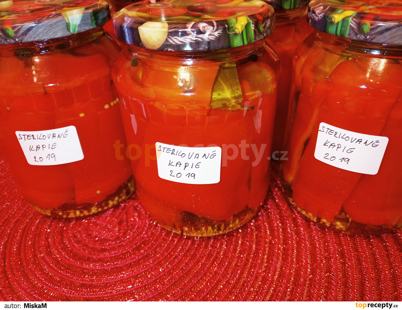 Sterilované červené kapie recept - TopRecepty.cz