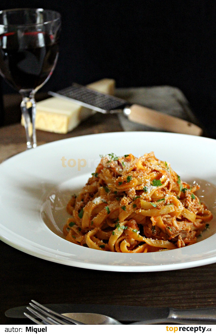 Kuřecí ragú s těstovinami recept - TopRecepty.cz