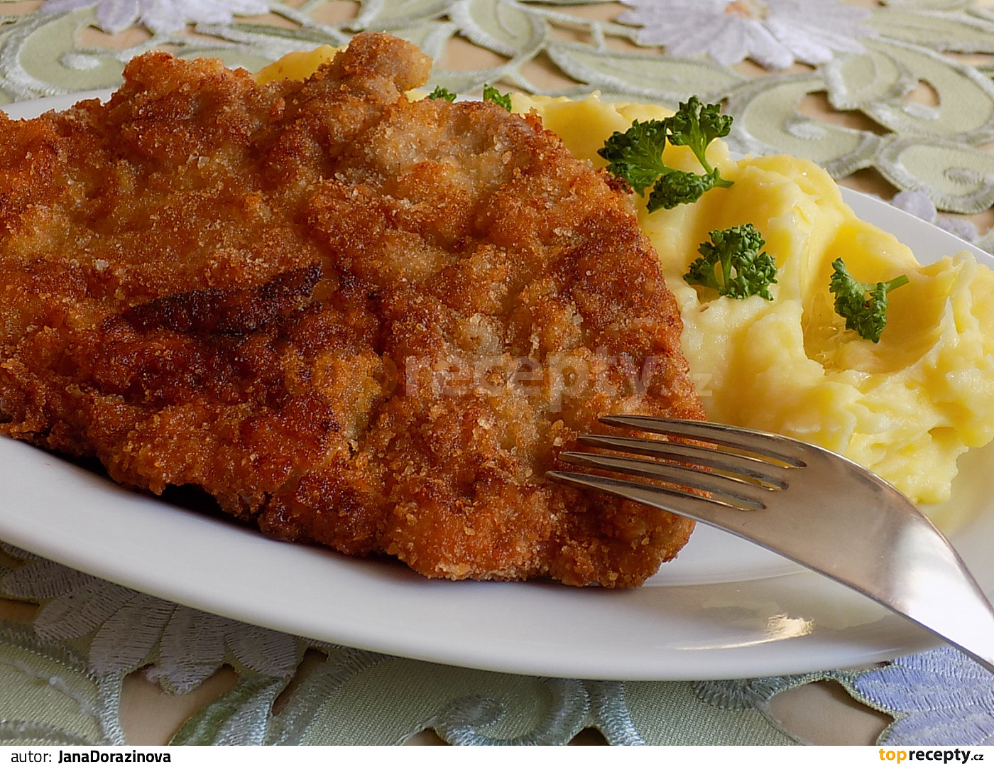 Trochu jiný smažený řízek recept - TopRecepty.cz