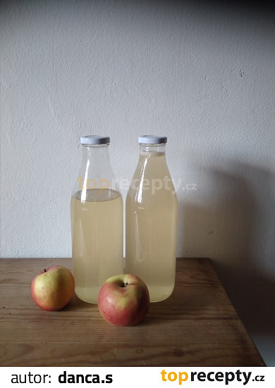 Jablečný sirup jen z jablek recept - TopRecepty.cz