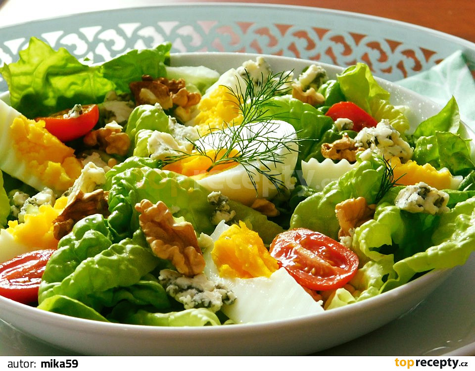 Hlávkový salát s vejci a sýrem recept - TopRecepty.cz