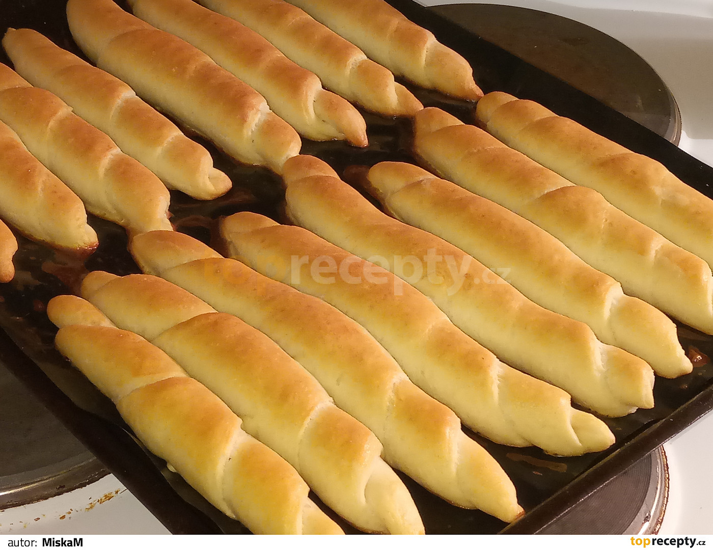 Klasické křupavé domácí rohlíky recept - TopRecepty.cz