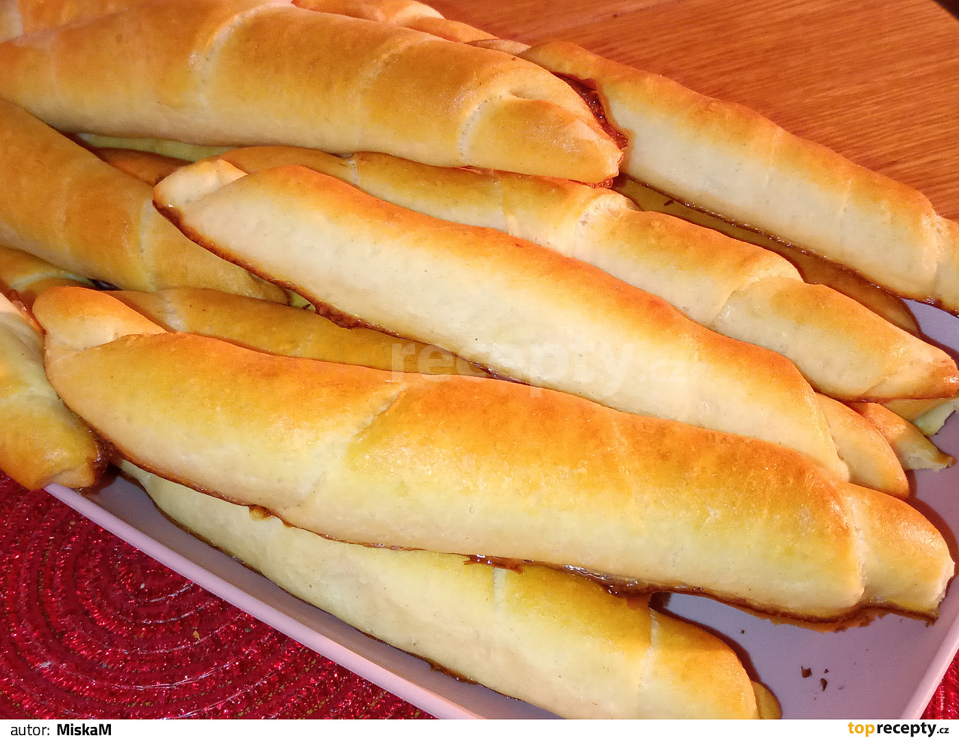 Klasické křupavé domácí rohlíky recept - TopRecepty.cz