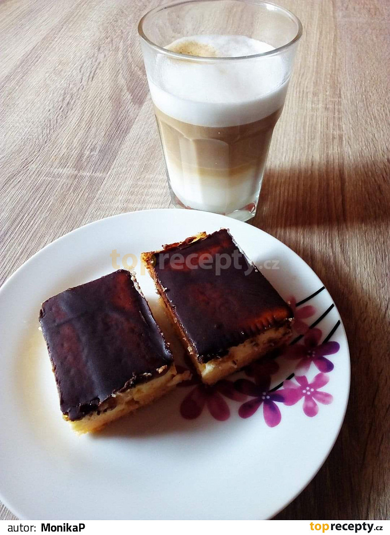 Nepečené likérové řezy z bebe sušenek recept - TopRecepty.cz