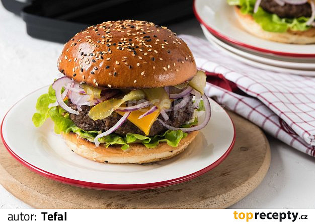 Burgery z hovězího mletého masa recept - TopRecepty.cz