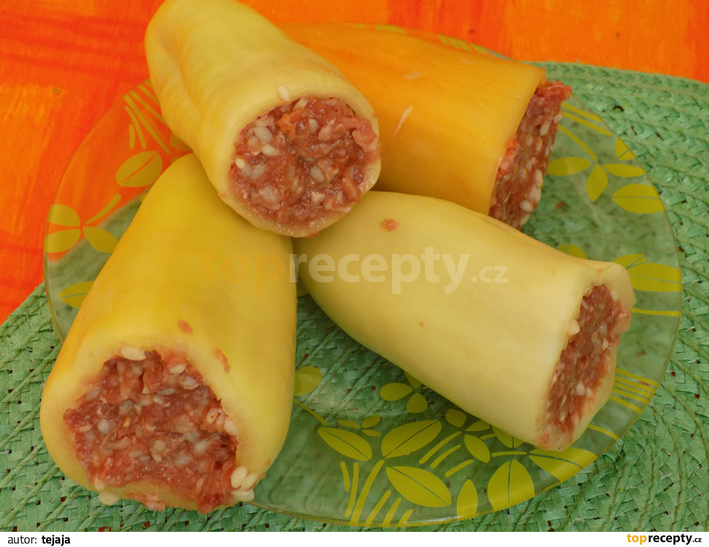 Plněné papriky recept - TopRecepty.cz