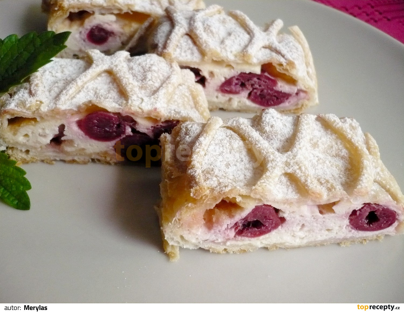 Závin z listového těsta s tvarohem a meruňkami recept - TopRecepty.cz