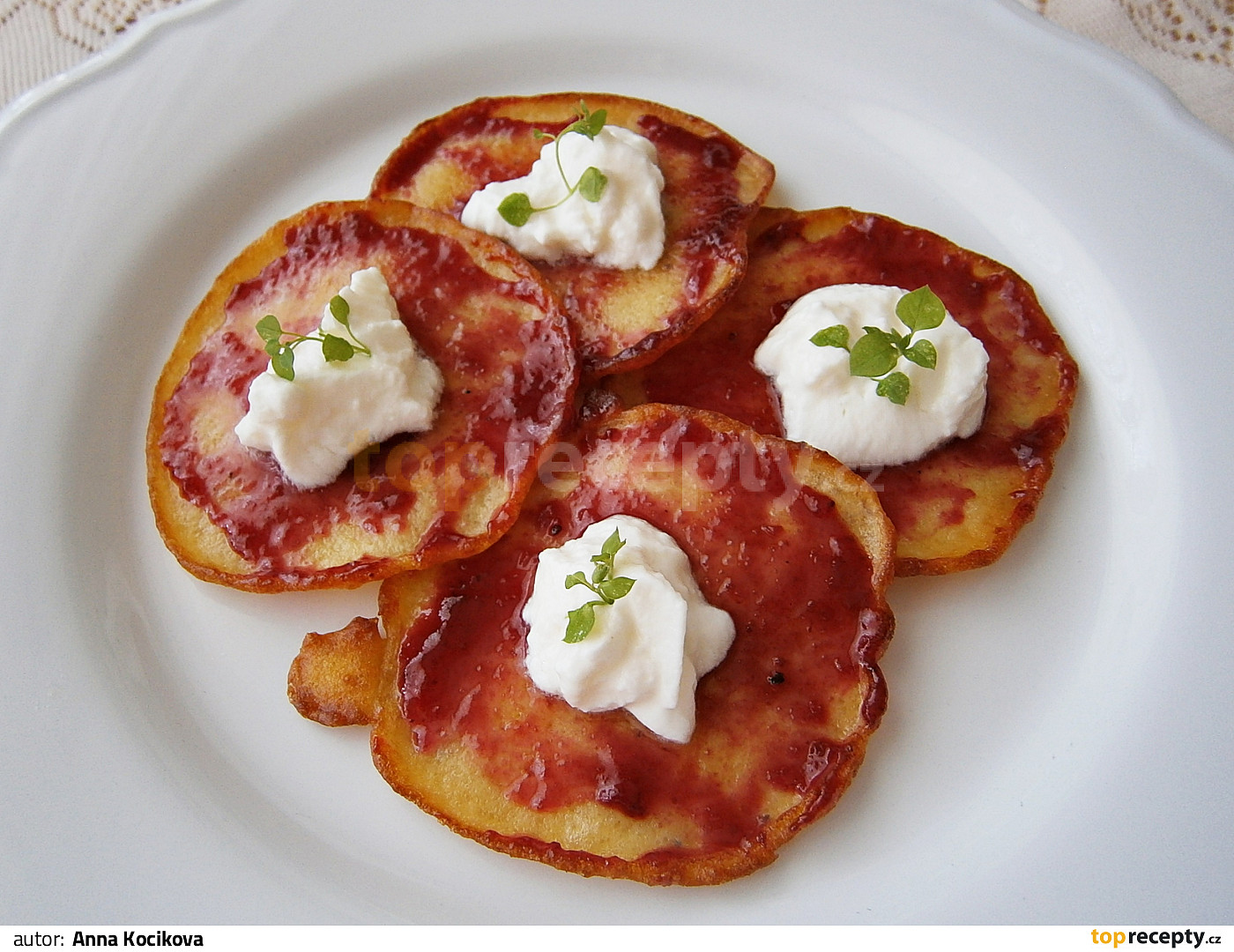 Cuketové lívanečky s banánem a jogurtem recept - TopRecepty.cz