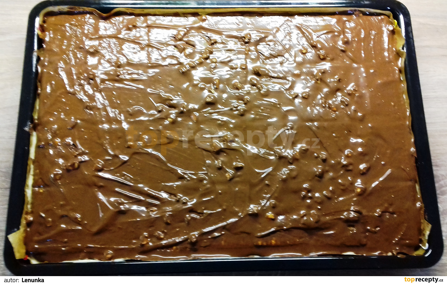 Krémový koláč se sušenkami a čokoládou recept - TopRecepty.cz