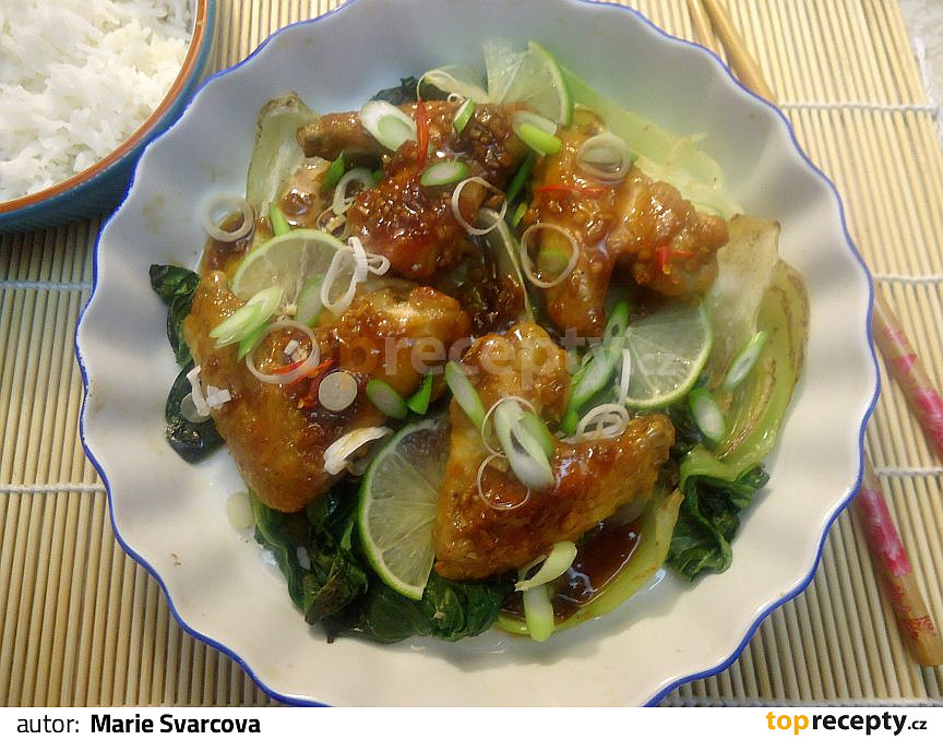 Kuřecí křídla s pak choi recept - TopRecepty.cz