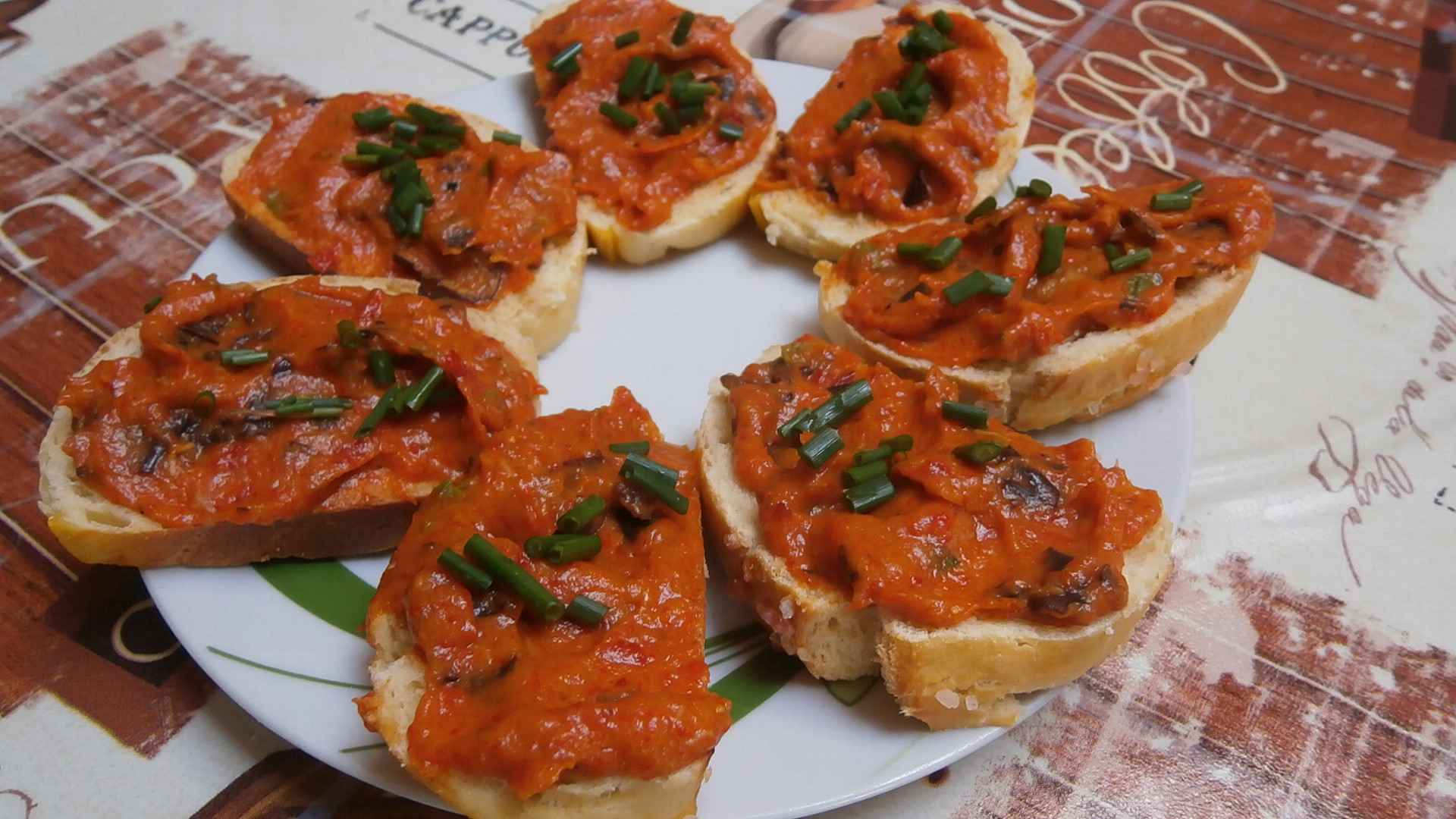 Pomazánka z lilku a papriky recept - TopRecepty.cz