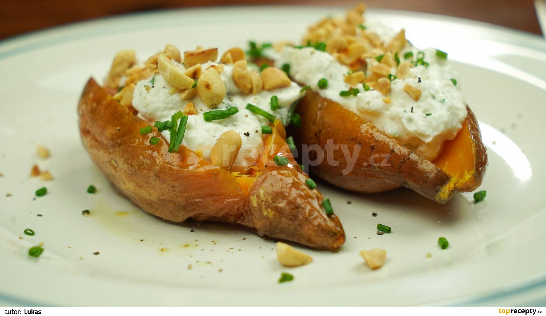 Pečené batáty s ricottou a petrželkou recept - TopRecepty.cz