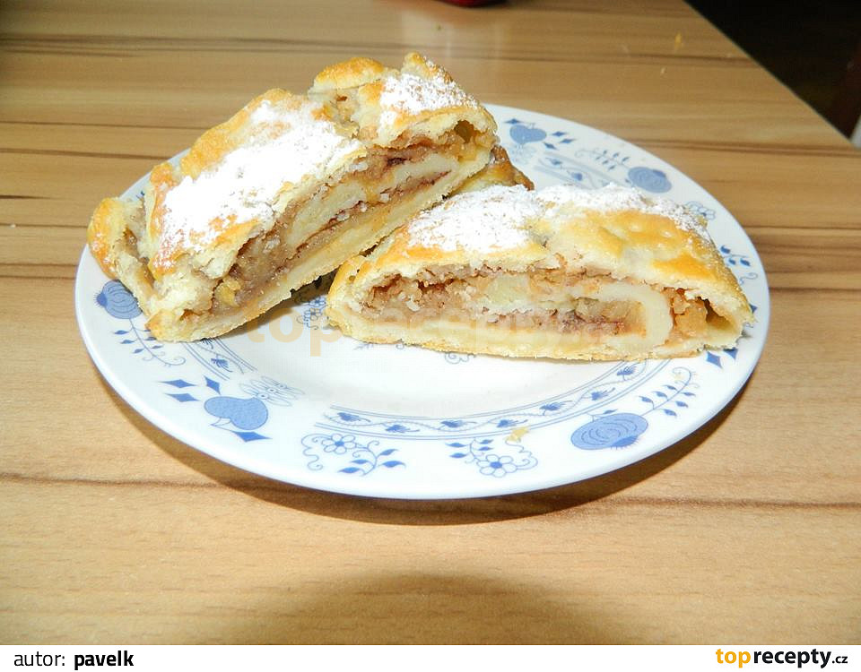 Závin z jablek a tvarohového těsta recept - TopRecepty.cz