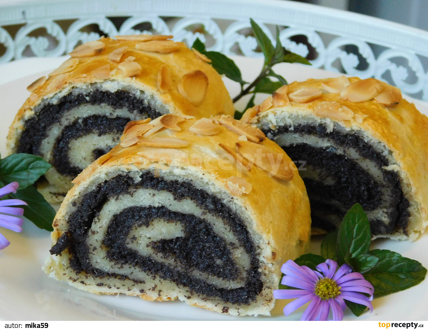 Nekynutý makový závin z mála surovin recept - TopRecepty.cz