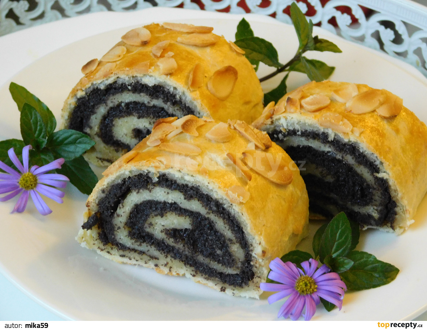 Nekynutý makový závin z mála surovin recept - TopRecepty.cz