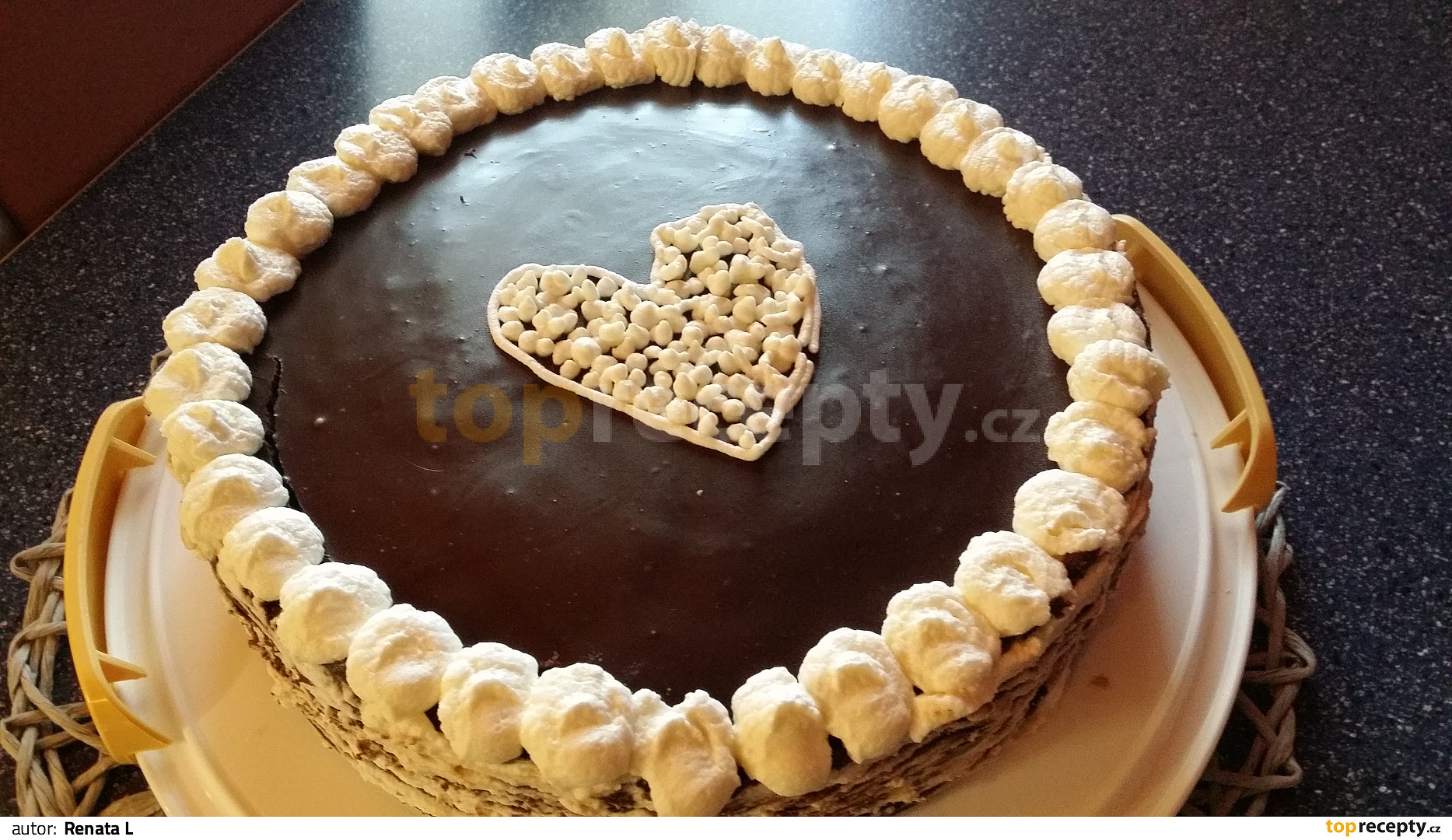 Kakaový olejový korpus na dort recept - TopRecepty.cz