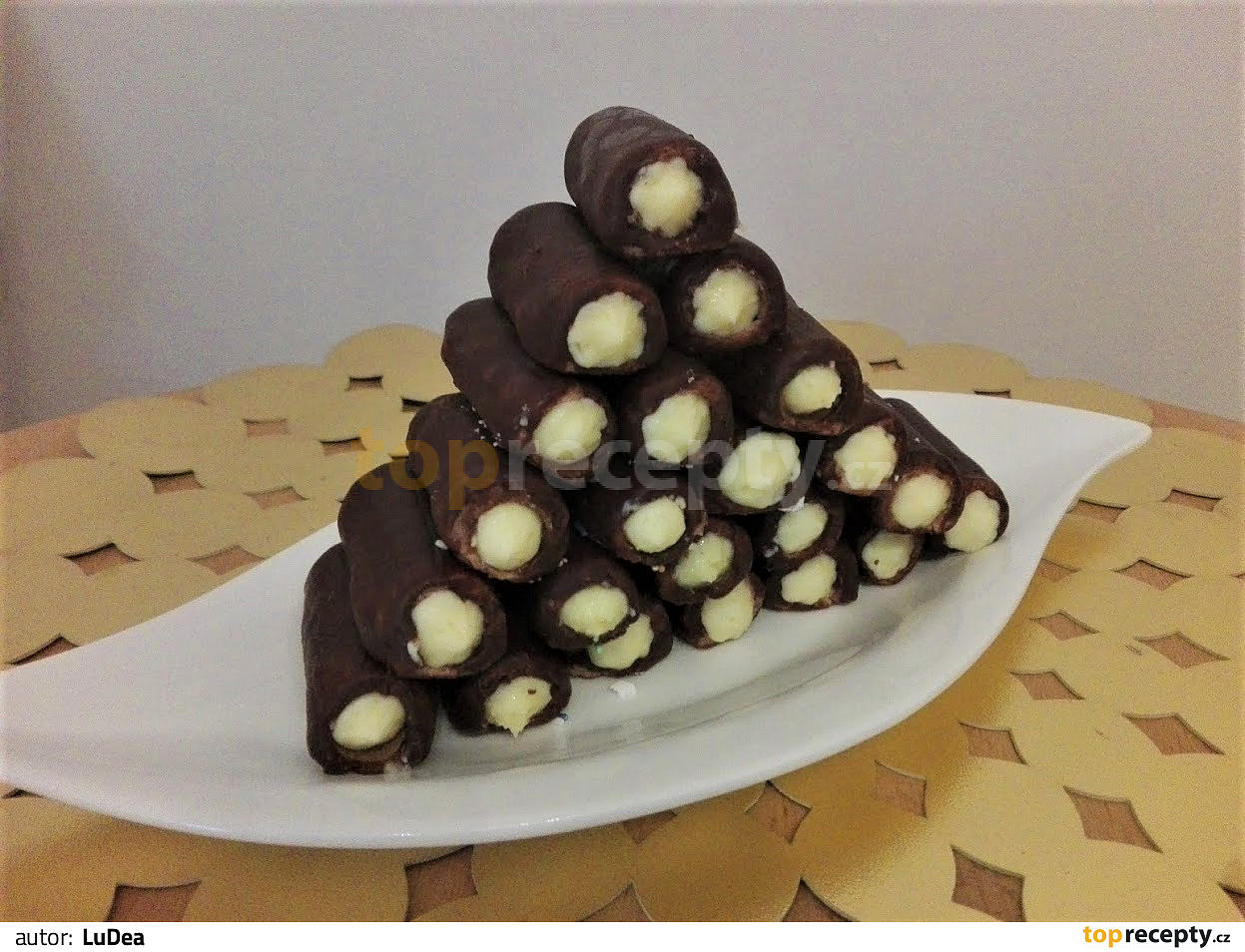Ořechové trubičky plněné krémem - TopRecepty.cz