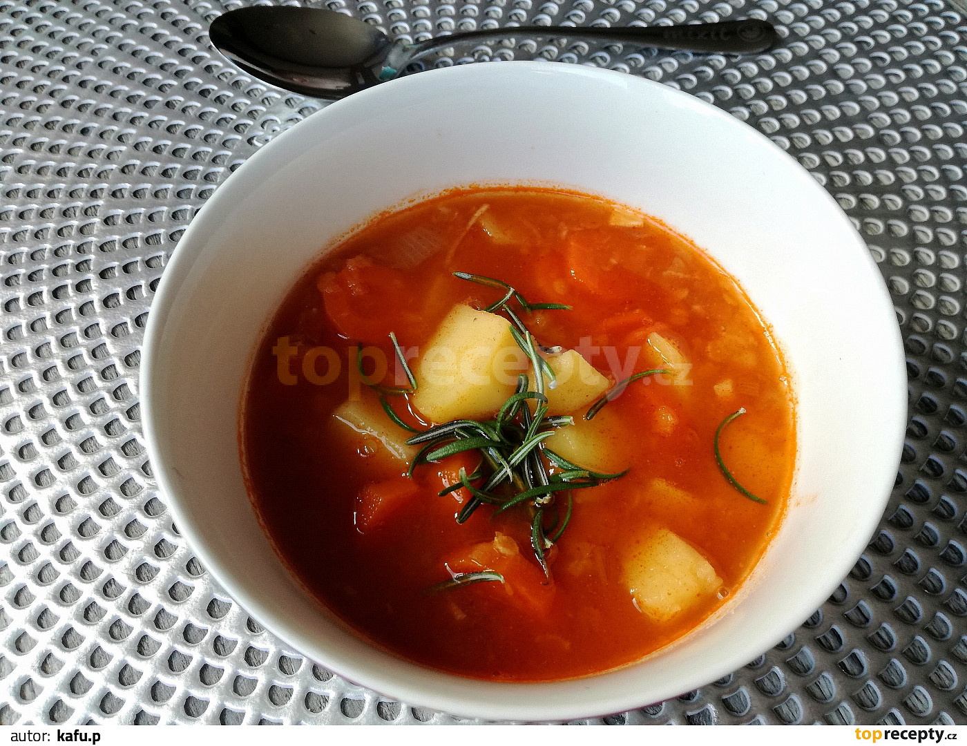 Indická polévka s červenou čočkou recept - TopRecepty.cz