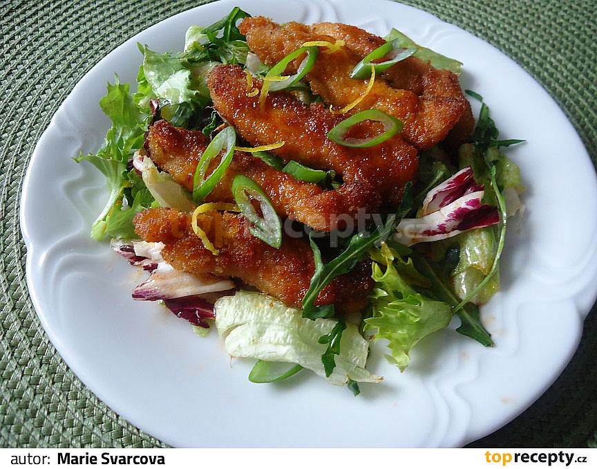 Listový salát s řízečky recept - TopRecepty.cz