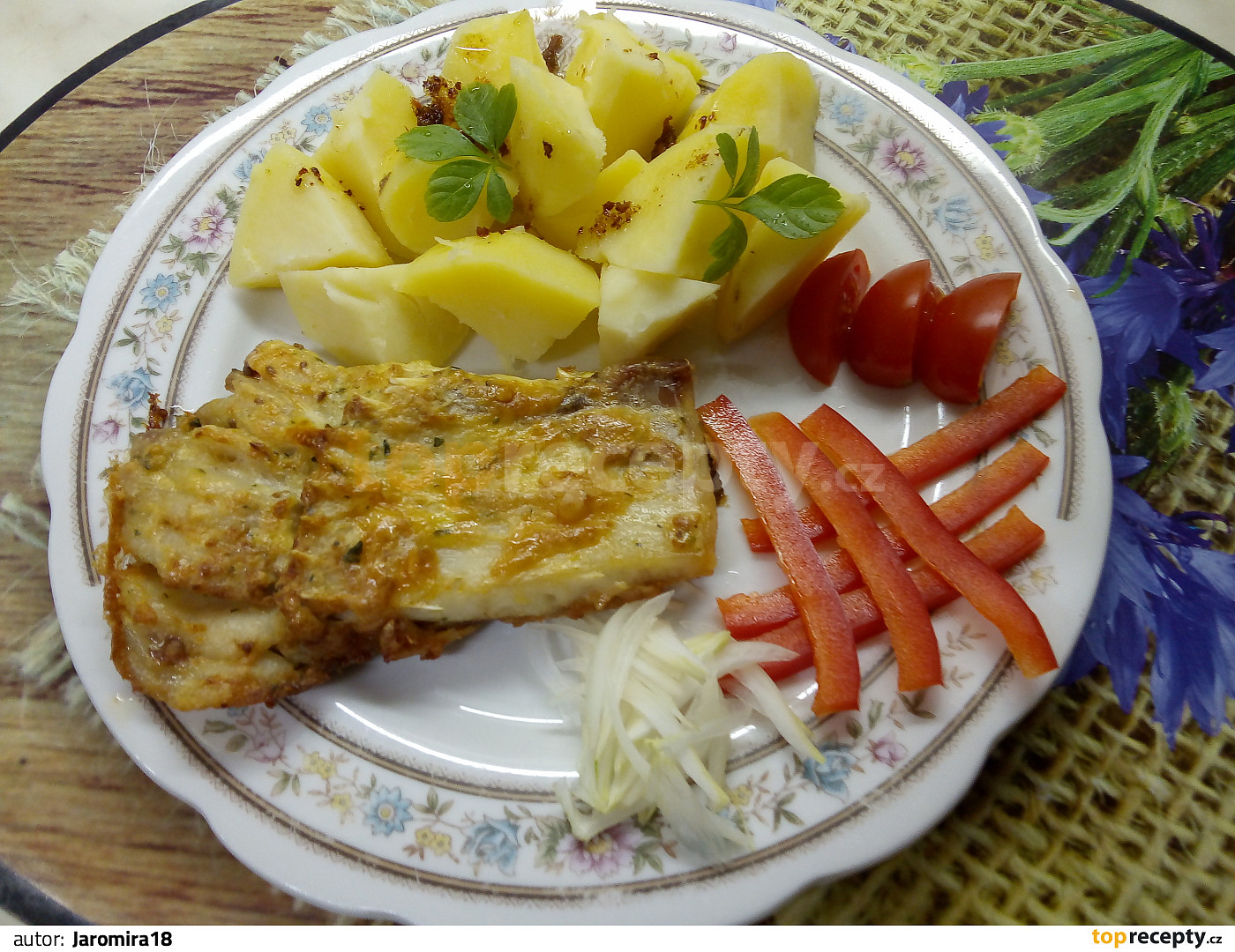 Kapr na česneku pečený v troubě recept - TopRecepty.cz