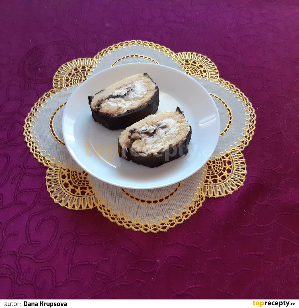 Piškotová roláda se šlehačkou a čokoládou recept - TopRecepty.cz