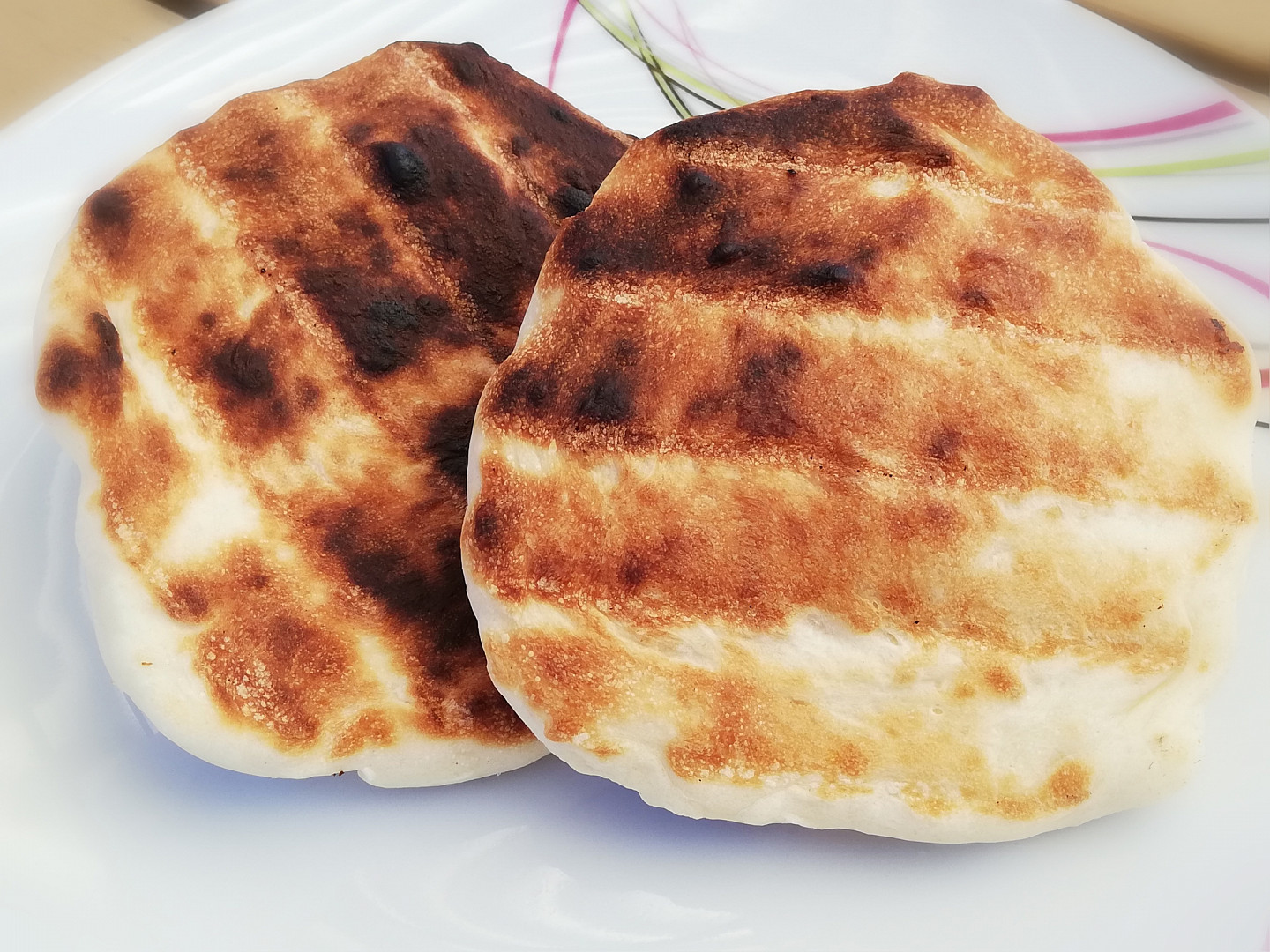 Chlebové placky z grilu recept - TopRecepty.cz